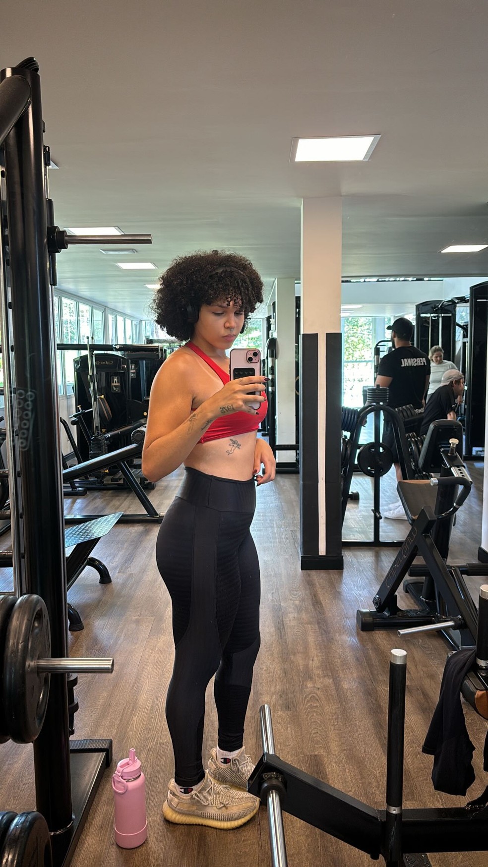 Filha de Simony, Aysha Benelli exibe 'shape' após revelar como perdeu ...