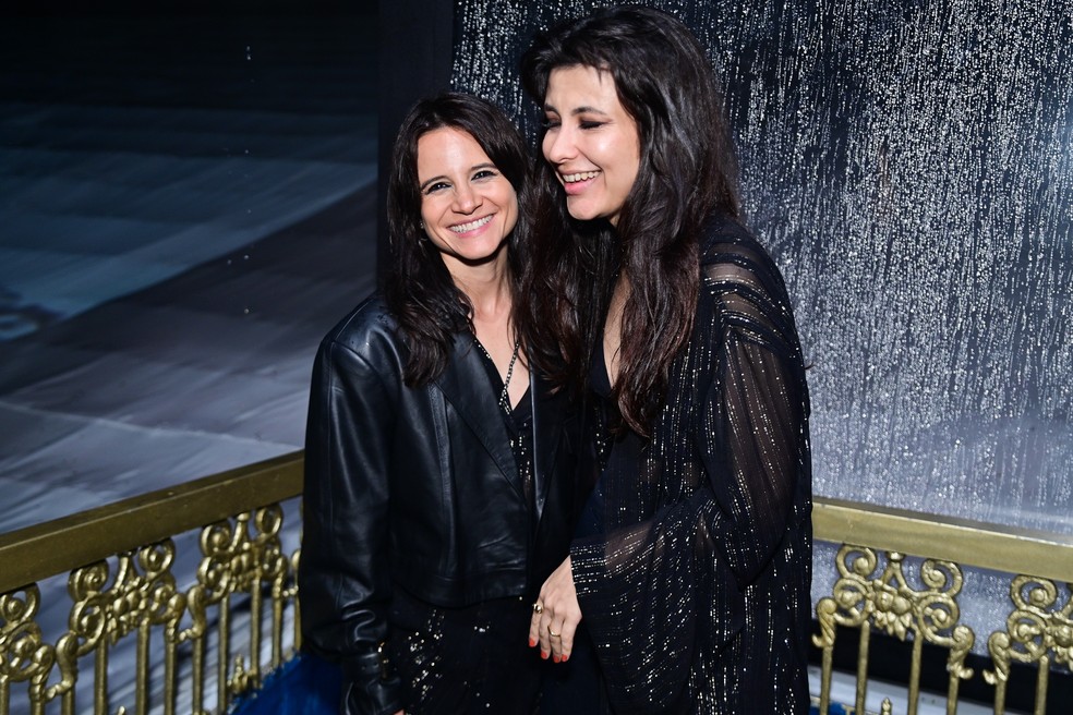 Bianca Comparato faz aparição rara com a namorada estilista