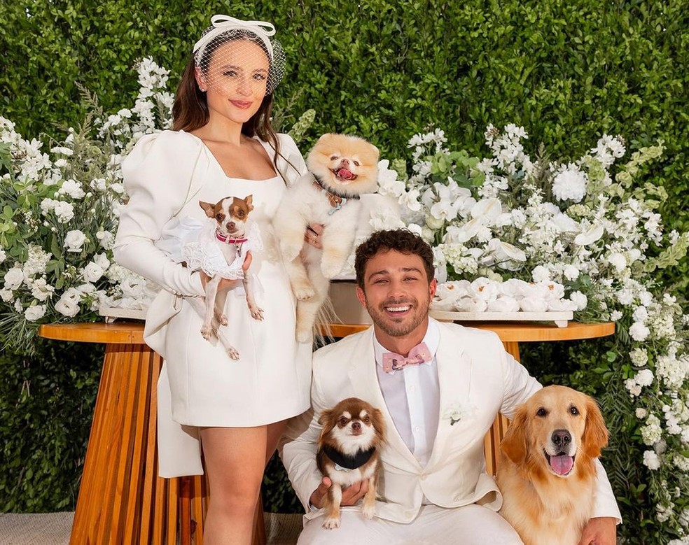 Larissa Manoela e André Luiz Frambach com seus cães — Foto: Reprodução ...