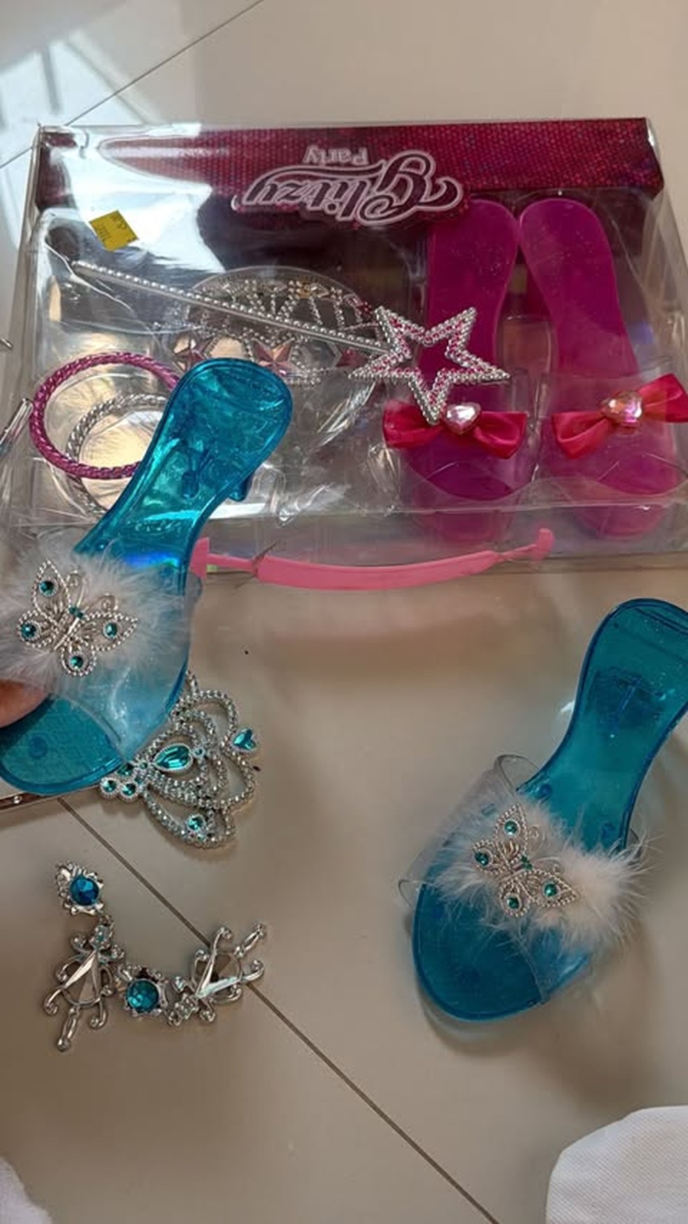 Amanda Kimberlly mostra Helena, sua filha com Neymar, brincando com ...