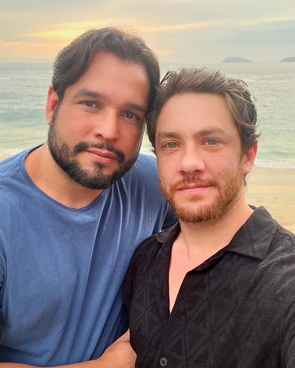 Discreto, Leonardo Miggiorin faz declaração de amor a empresário