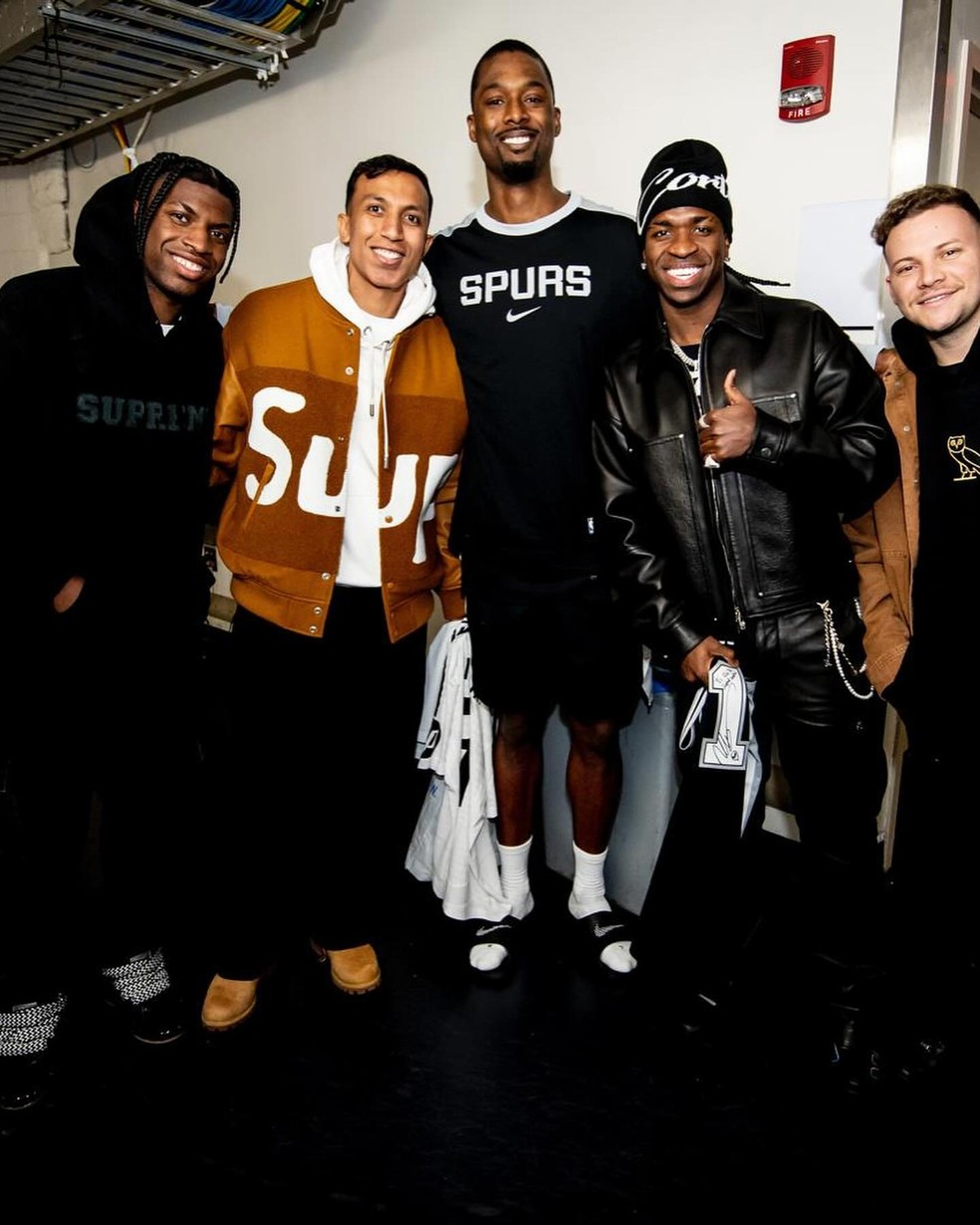 Vini Jr. curte balada com Rihanna e tieta astros da NBA em NY; veja fotos