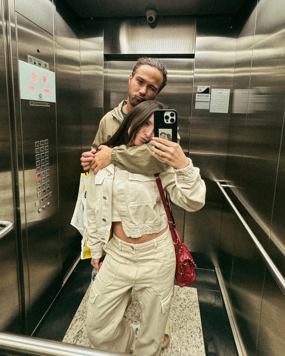 Larissa Manoela celebra 10 meses de casada com André Luiz Frambach
