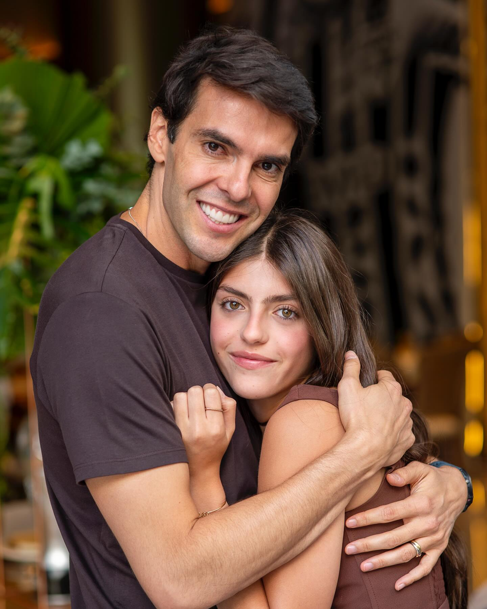 Filha de Carol Celico e Kaká faz festa para comemorar 13 anos e usa vestido de R$ 1,7 mil