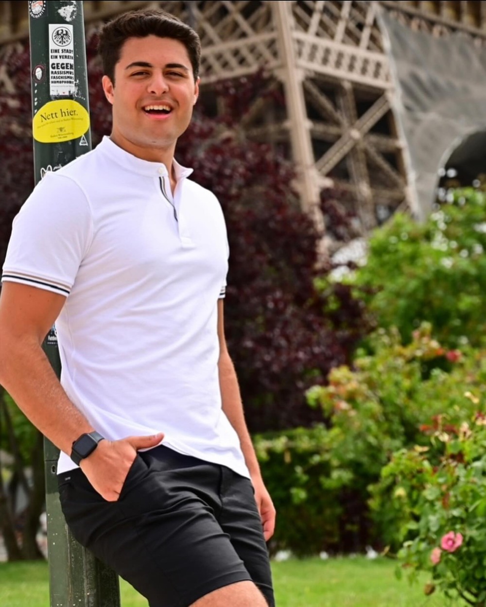 Elaine Mickely celebra os 20 anos do caçula com César Filho