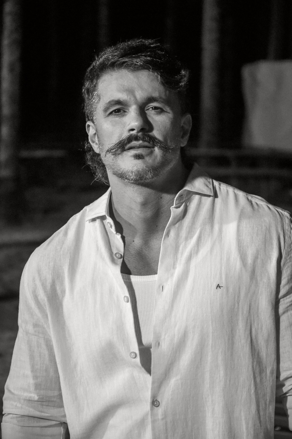 Bruno Lopes celebra maturidade como ator e homem: 'Fico feliz quando nasce um fio branco no bigode'