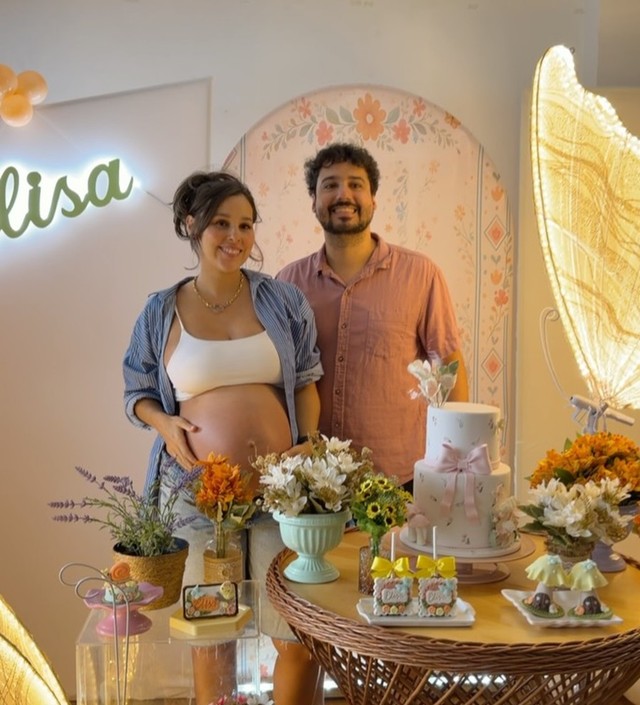 Thati Lopes e George Sauma fazem chá de bebê e anunciam nome da filha