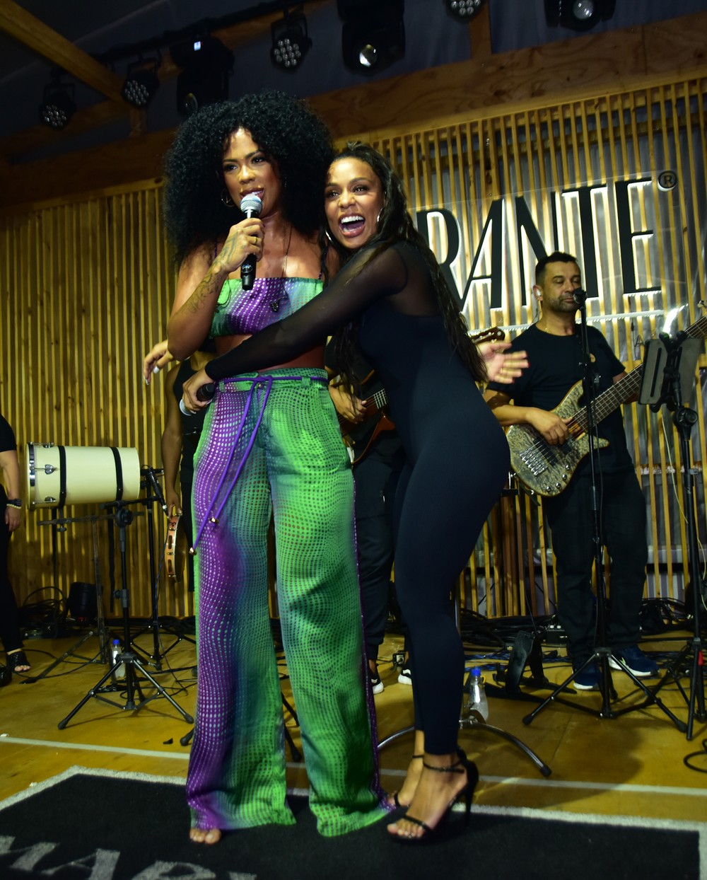 Ex-BBBs sobem no palco em primeiro show de Marvvila após o BBB 23