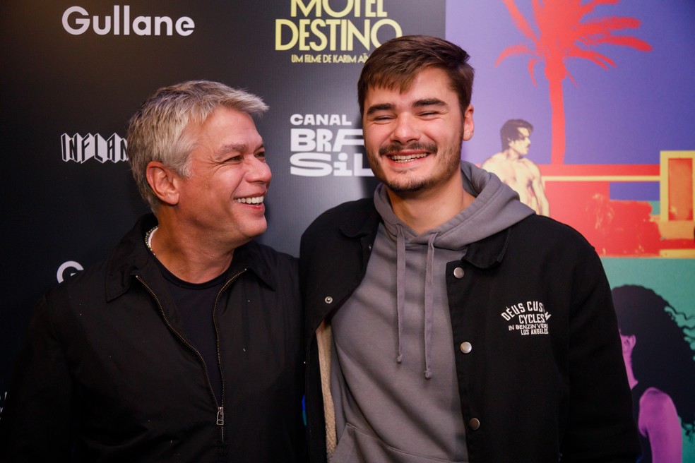 Fabio Assunção surge sorridente ao lado do filho durante evento em São ...