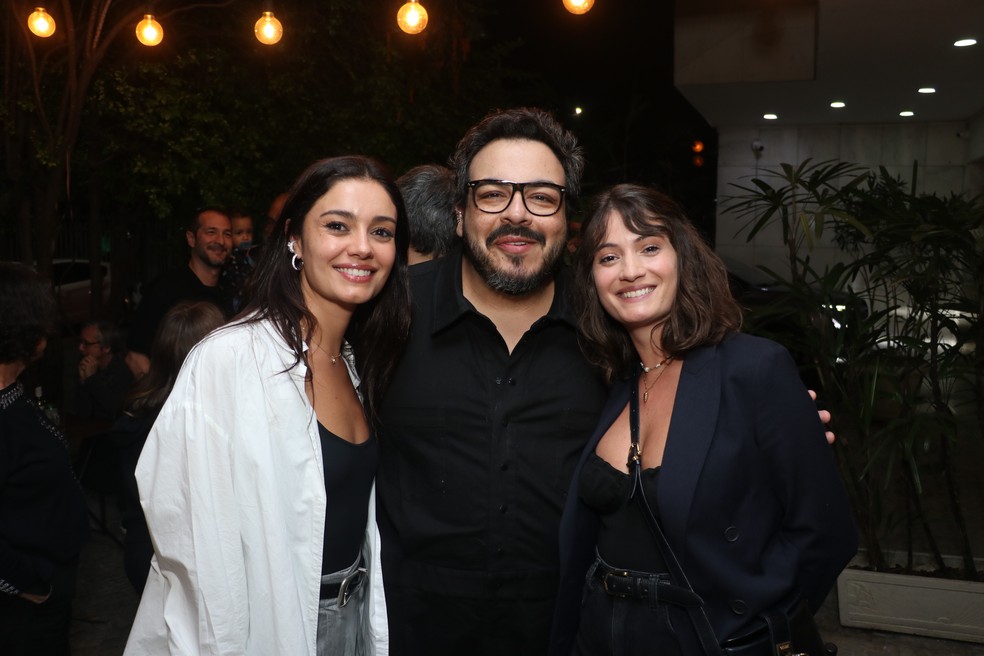 Rafa Kalimann e Allan Souza Lima prestigiam lançamento de livro