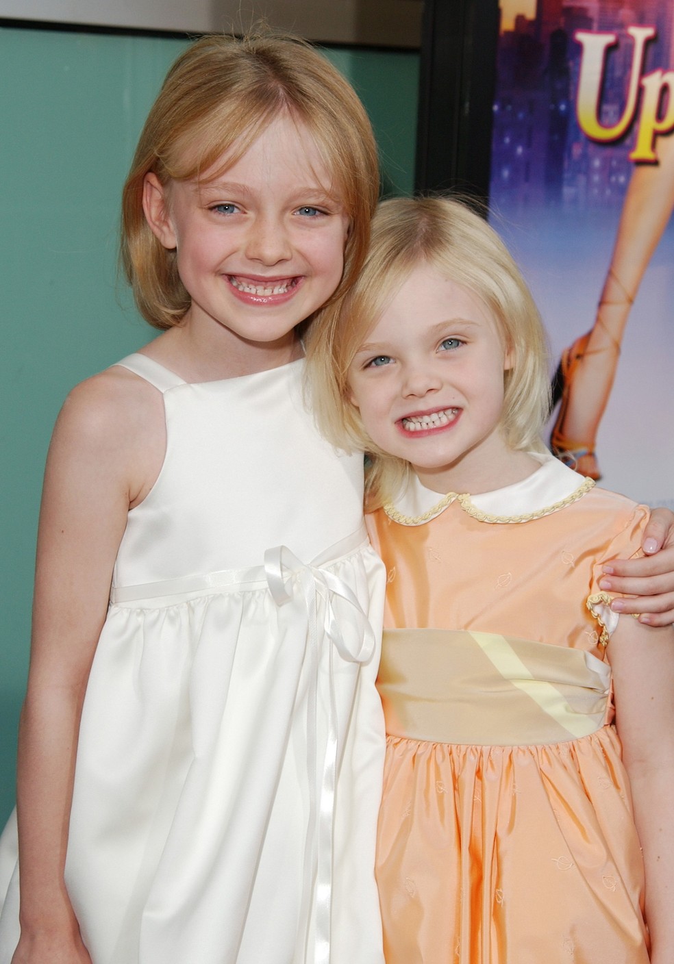 Clique raro: irmãs Elle e Dakota Fanning curtem noitada juntas