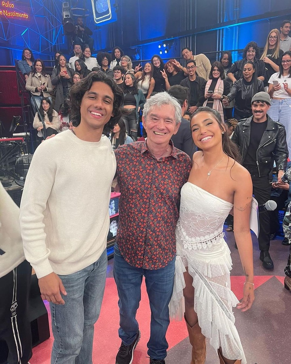 Vanessa Lopes grava primeiro programa de TV com o namorado, Lucas Mamede