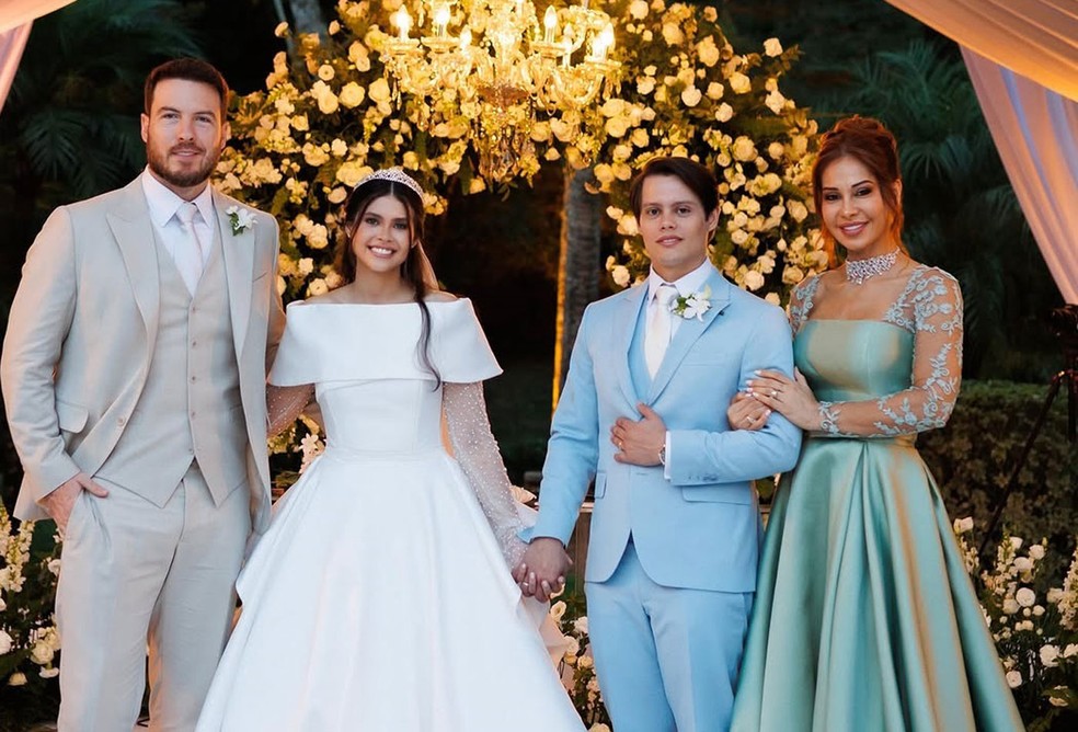 Thiago Nigro, marido de Maíra Cardi, tem dia de 'grávido' com barriga de melancia; vídeo