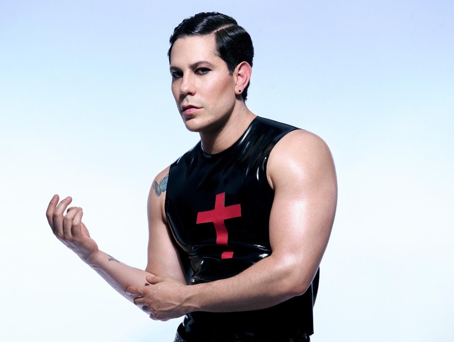 Christian Chávez estreia nova turnê no Brasil com shows intimistas em ...