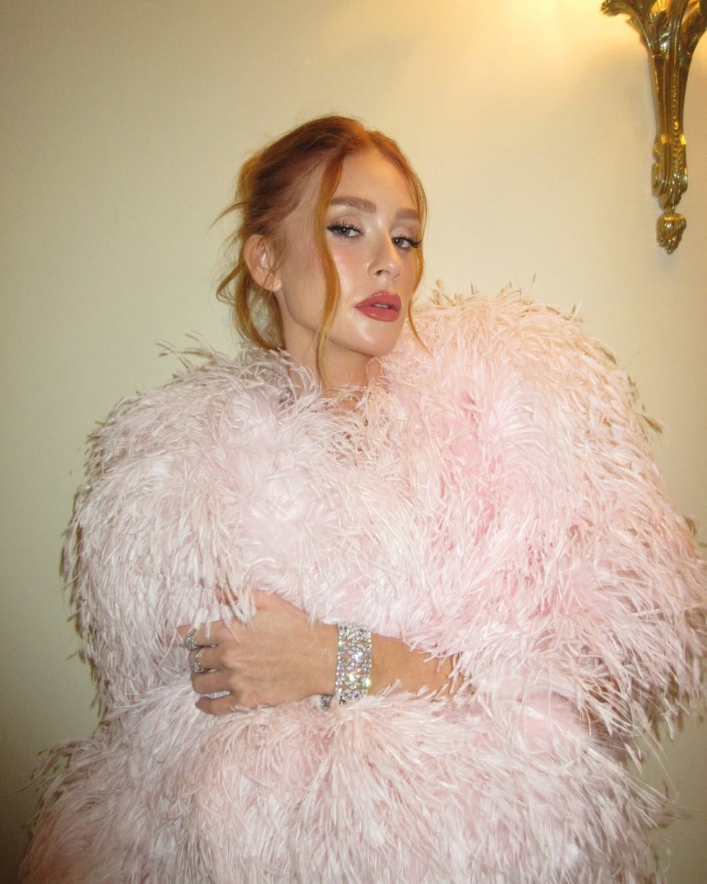 Marina Ruy Barbosa abre álbum de fotos em Cannes e arranca suspiros: 'Musa'