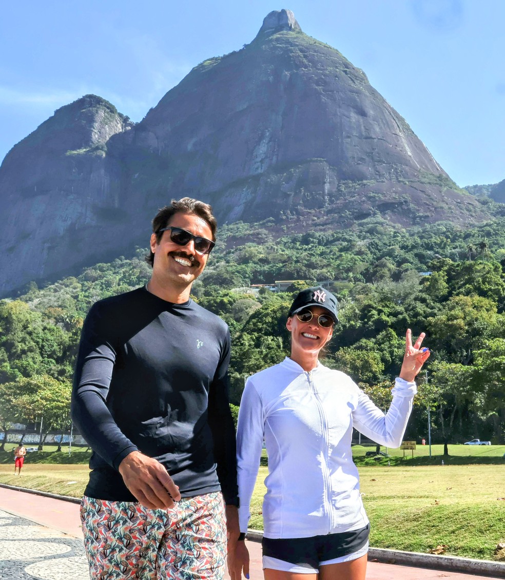Francisca e Ricardo Pereira se exercitam juntos na orla de São Conrado ...