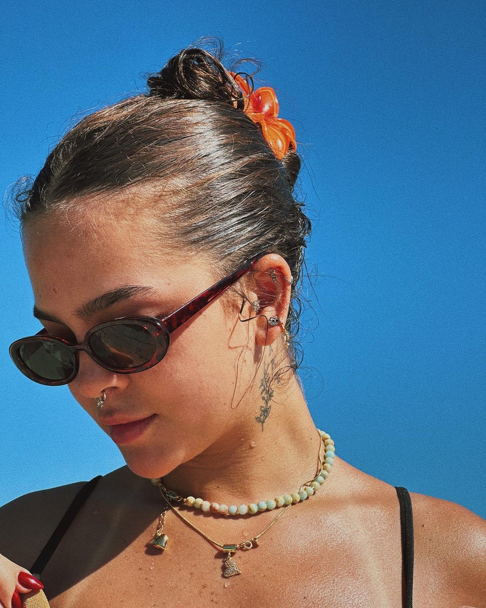 Mel Maia renova a marquinha de biquíni em dia de sol; veja fotos