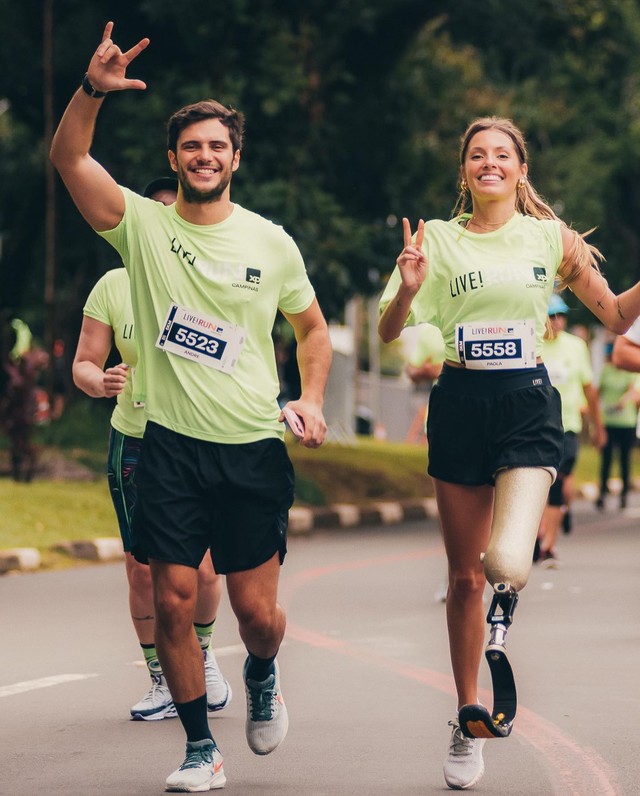 Paola Antonini se declara ao namorado: 'Tão feliz com você!'