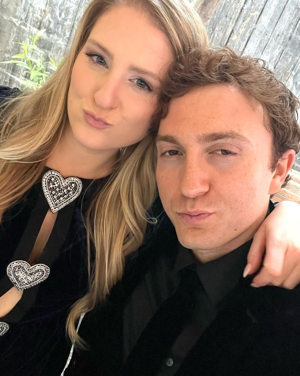 Meghan Trainor dá à luz e apresenta o segundo filho com Daryl Sabara