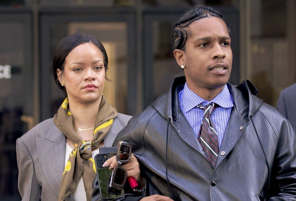 Rihanna acompanha A$AP Rocky em julgamento; casal foi fotografado ...