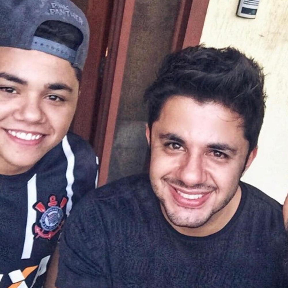 Felipe Araújo faz homenagem a Cristiano Araújo, que completaria 39 anos