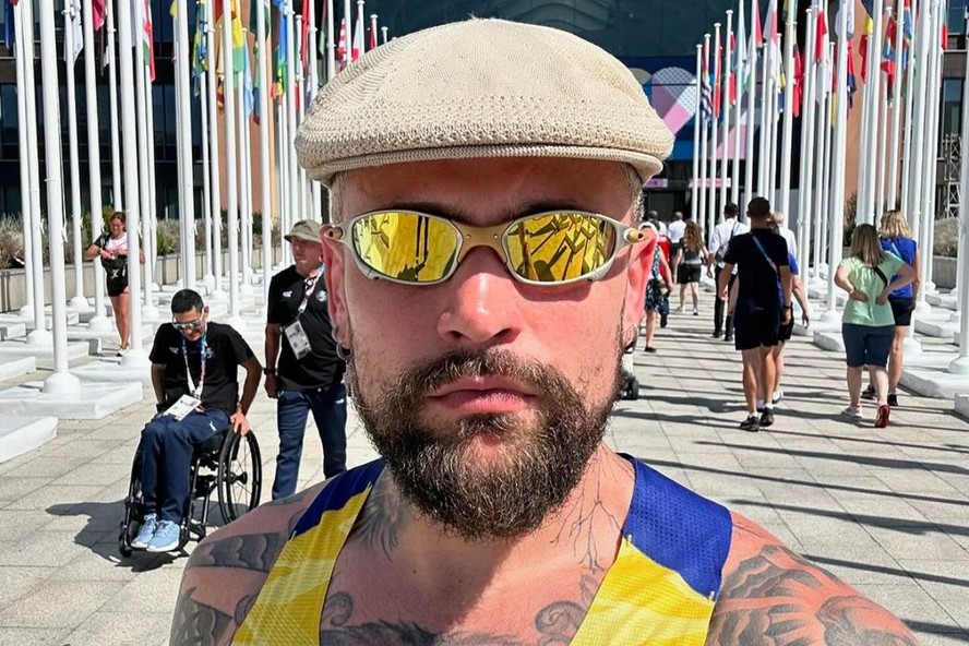 Ex-BBBs comemoram bronze de Vinicius Rodrigues nos 100m rasos: 'Orgulho'