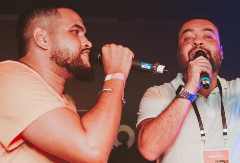 Vídeo: governador do RJ sobe no palco e solta a voz no Camarote Quem O ...