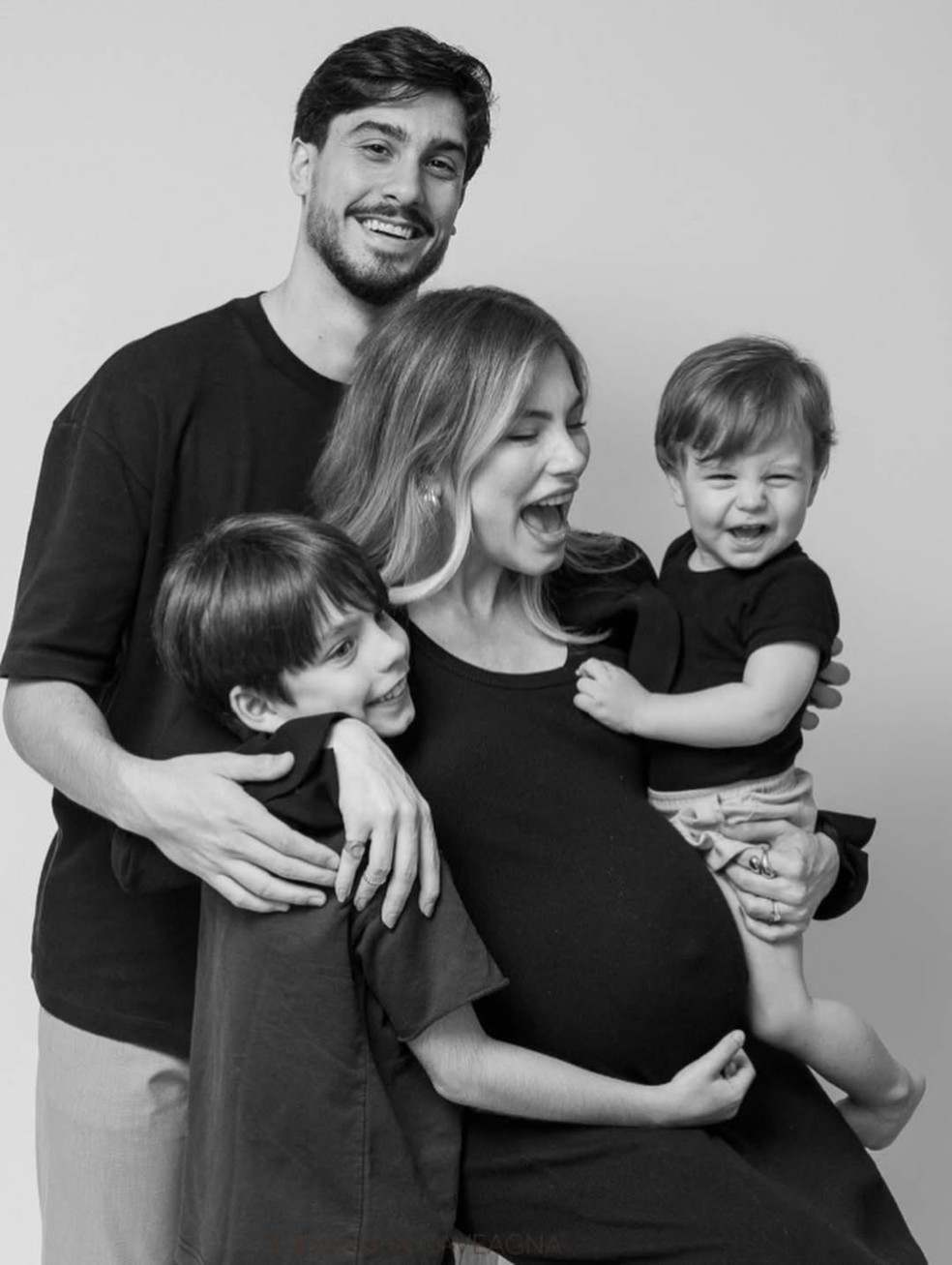 Grávida pela terceira vez, Bruna Hamú faz ensaio fotográfico e conta ...