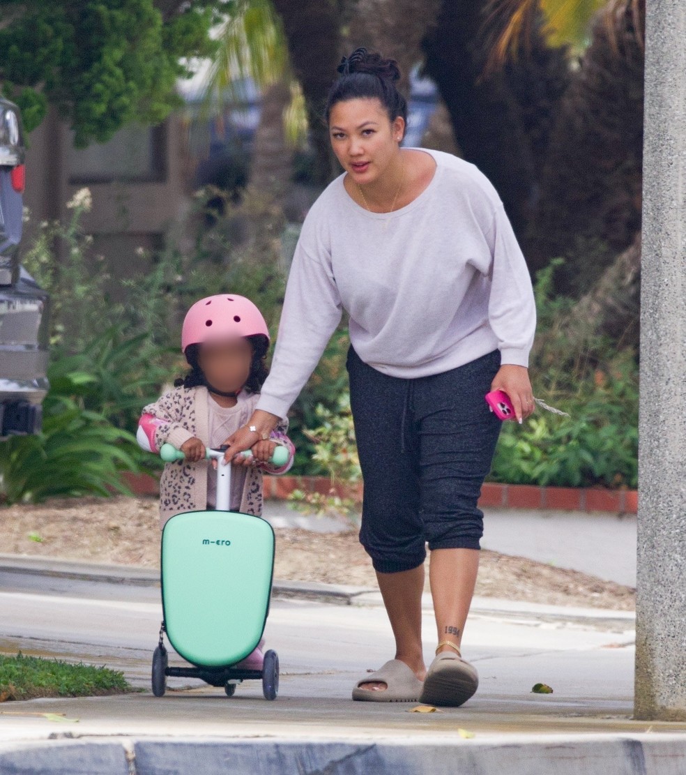 Dana Tran, mãe de caçula de Diddy, é vista pela 1ª vez desde a prisão ...