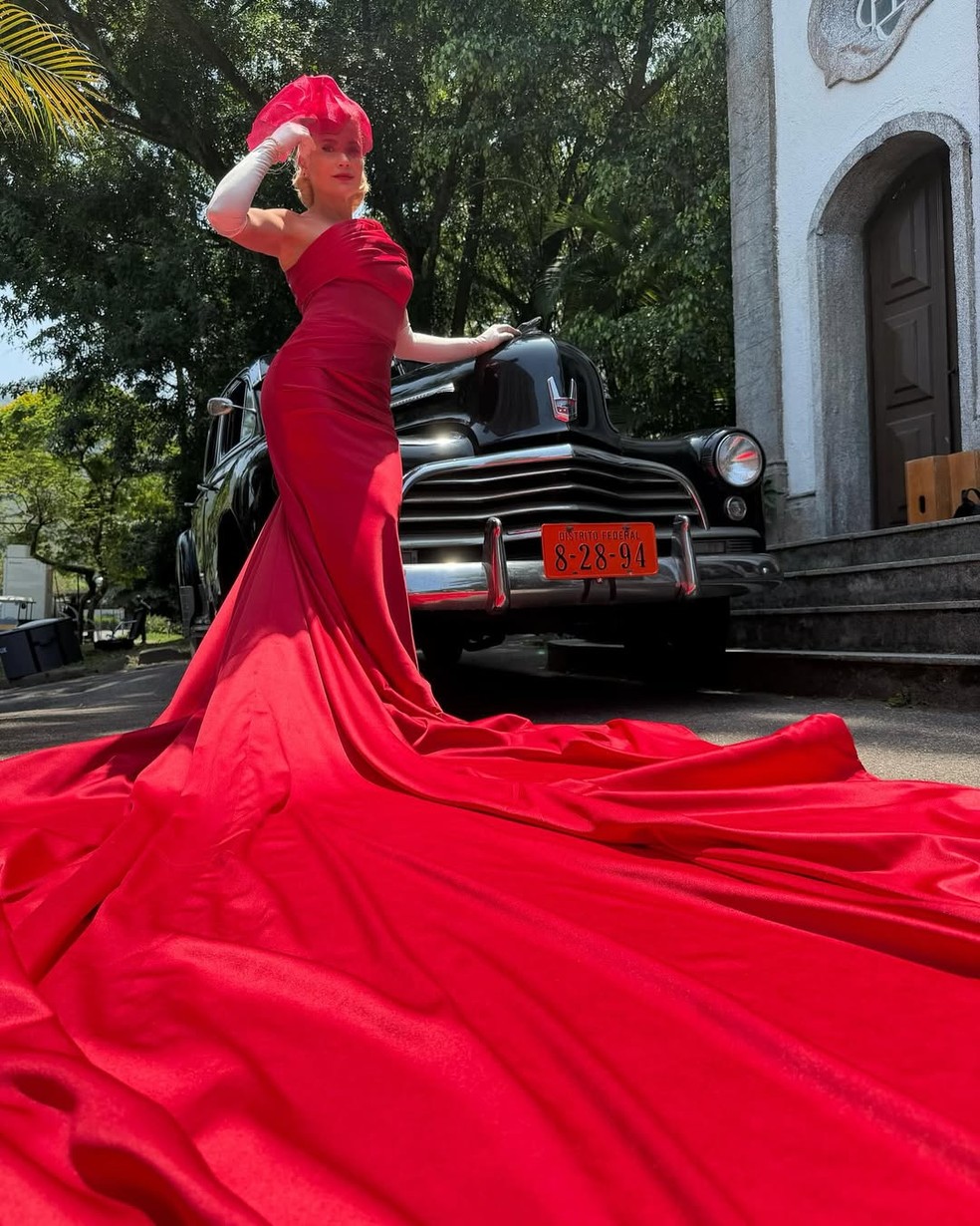 'Êta Mundo Melhor!': Flávia Alessandra dá spoiler do vestido de noiva ...