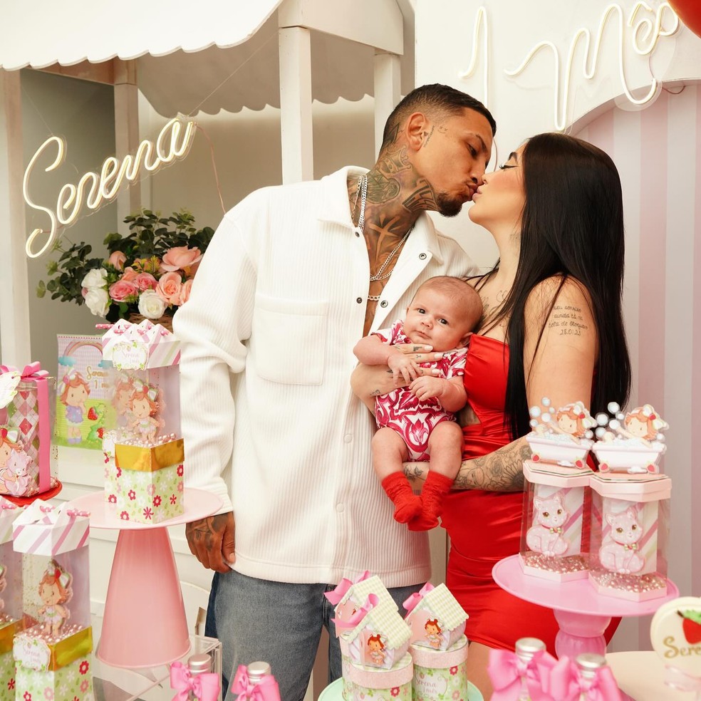 MC Mirella e Dynho Alves celebram aniversário de um mês da filha