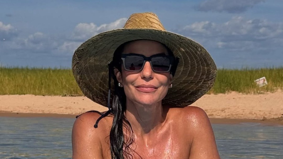 Expulsa de mercado por shortinho fio-dental, modelo do OnlyFans diz que ...