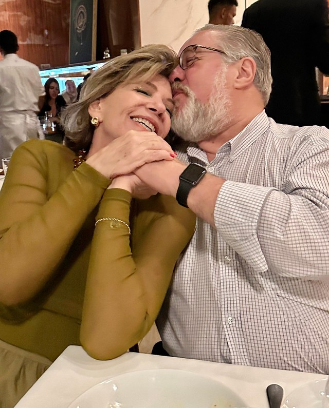 Amor está no ar: quem é o novo namorado de Silvia Popovic