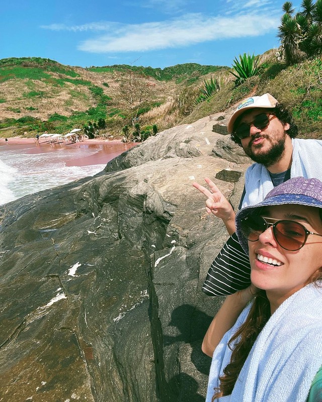 Após assumir namoro, Thati Lopes curte dia de sol em Búzios com George ...