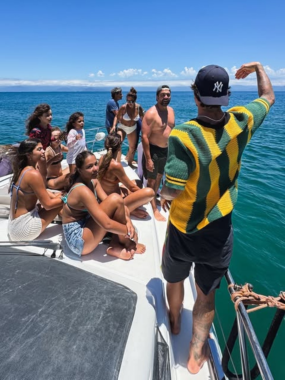 Gabriel Medina celebra fim de ano com namorada, Isabella Arantes