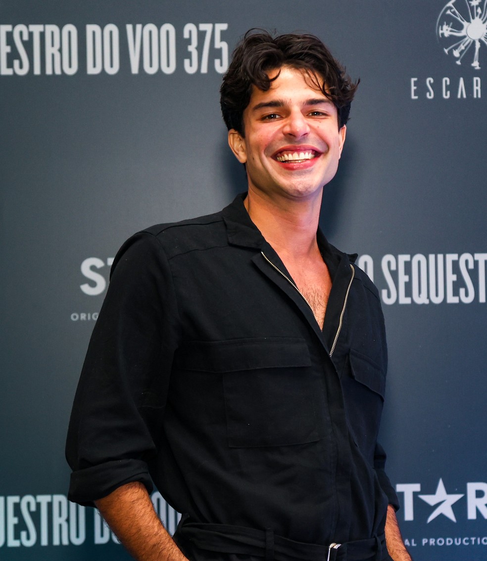 Diego Montez recebe a mãe, Sônia Lima, e o namorado, Robson Lima, em ...