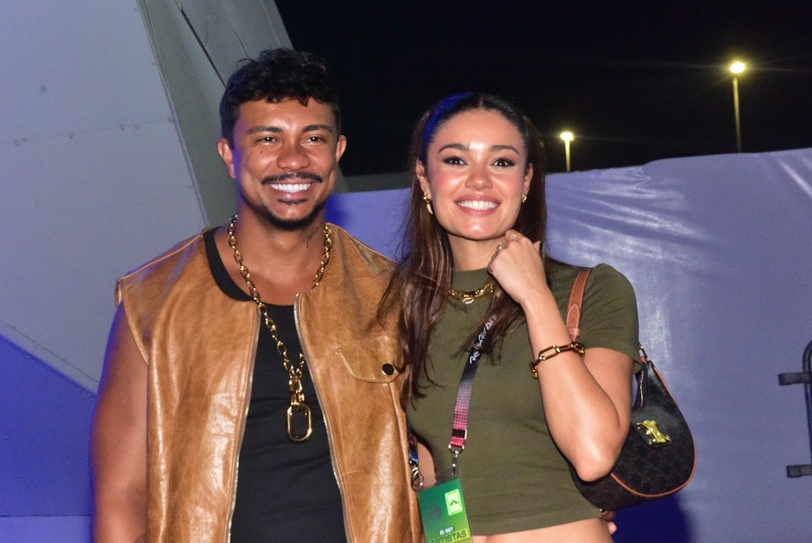 Sorridentes, Xamã e Sophie Charlotte posam juntos no Rock in Rio; fotos