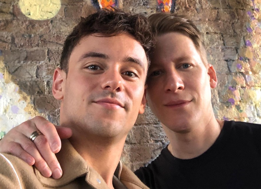 Nadador Tom Daley anuncia o nascimento do segundo filho com o marido