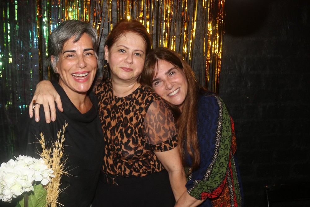 Gloria Pires reencontra sua dublê de 'Mulheres de Areia' no aniversário ...