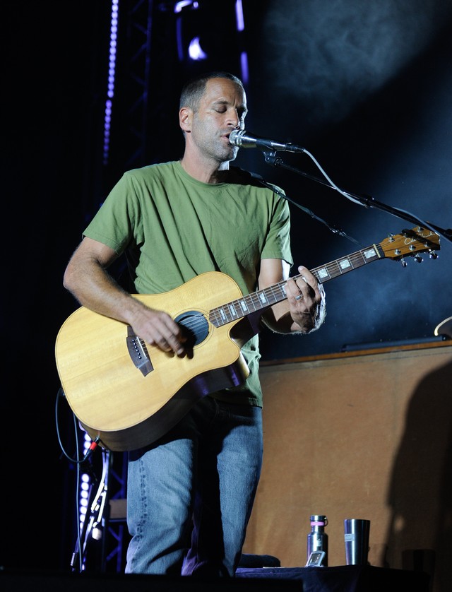 Jack Johnson se apresenta em São Paulo com hits e simplicidade contagiante