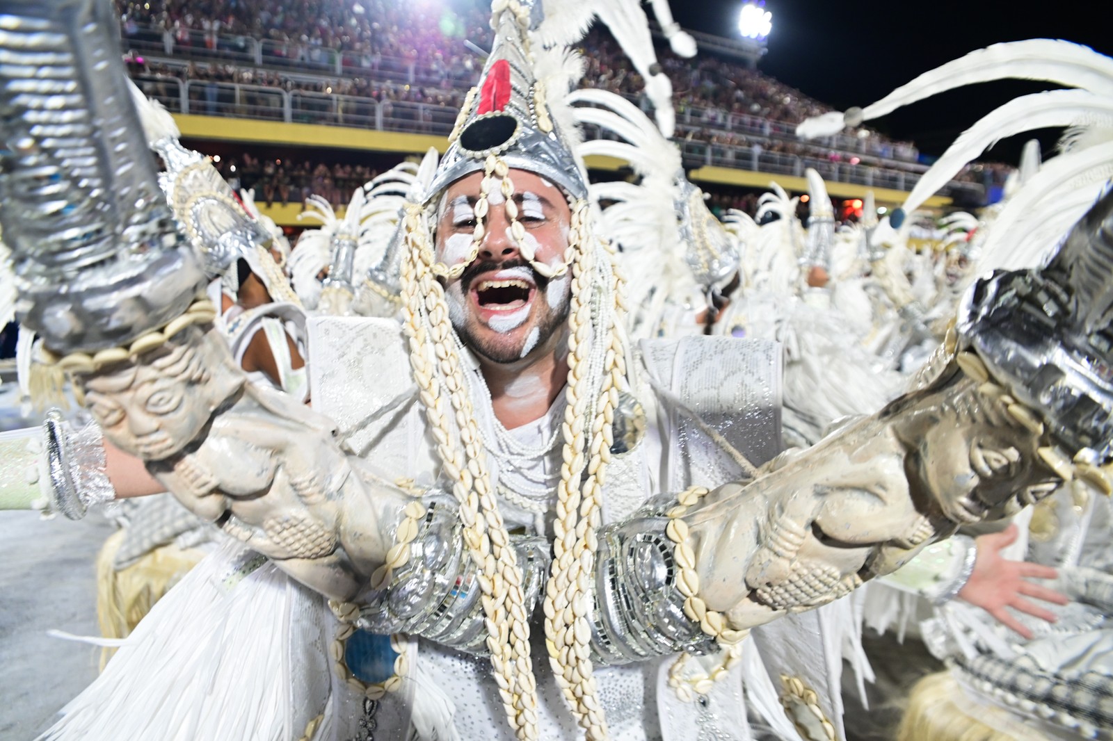 Lore Improta celebra mais um desfile como musa da Viradouro: 'Lugar ...