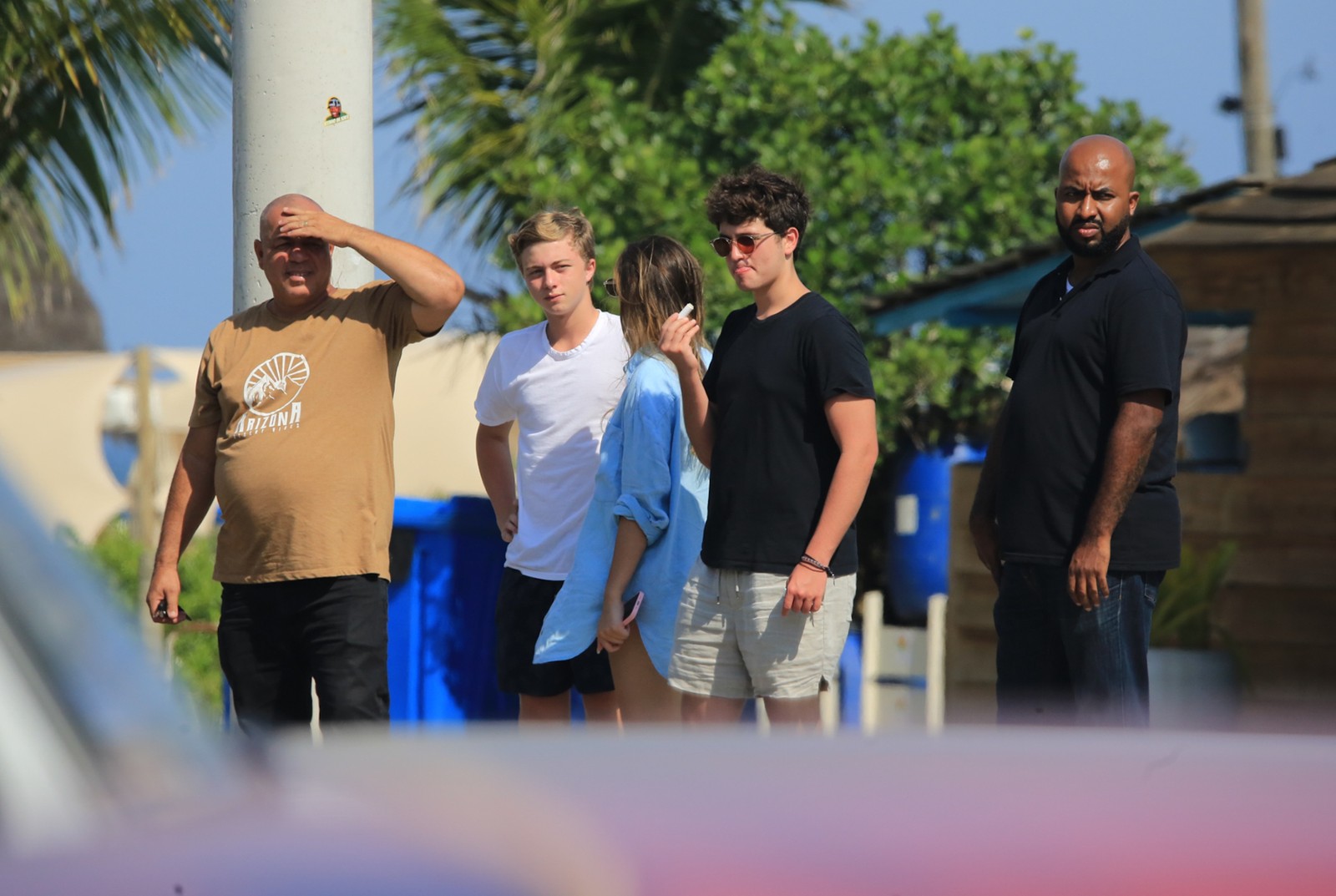 Filho de Angélica e Luciano Huck, Benício curte orla de praia no Rio ...