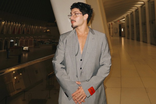 Vittor Fernando se encanta com flerte via guardanapo no avião: 'Coisa ...