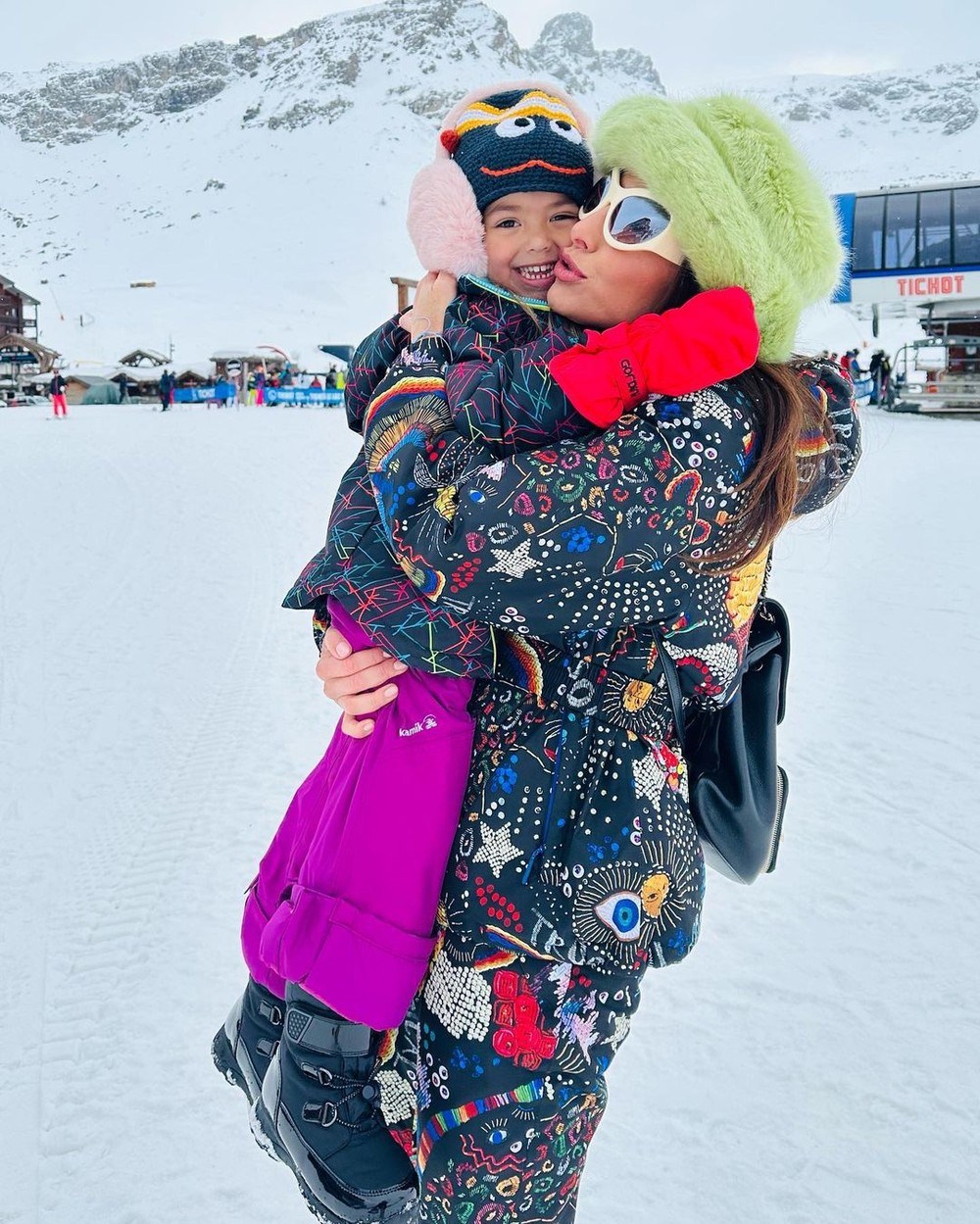 Sabrina Sato curte férias na neve com Zoe; vídeo