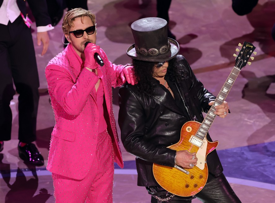 Quem é Slash, o guitarrista que tocou com Ryan Gosling no Oscar 2024