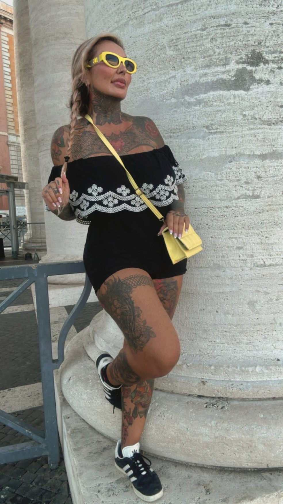 Sabrina Boing Boing se cobre com lençol no Vaticano e diz: 'Nunca me ...