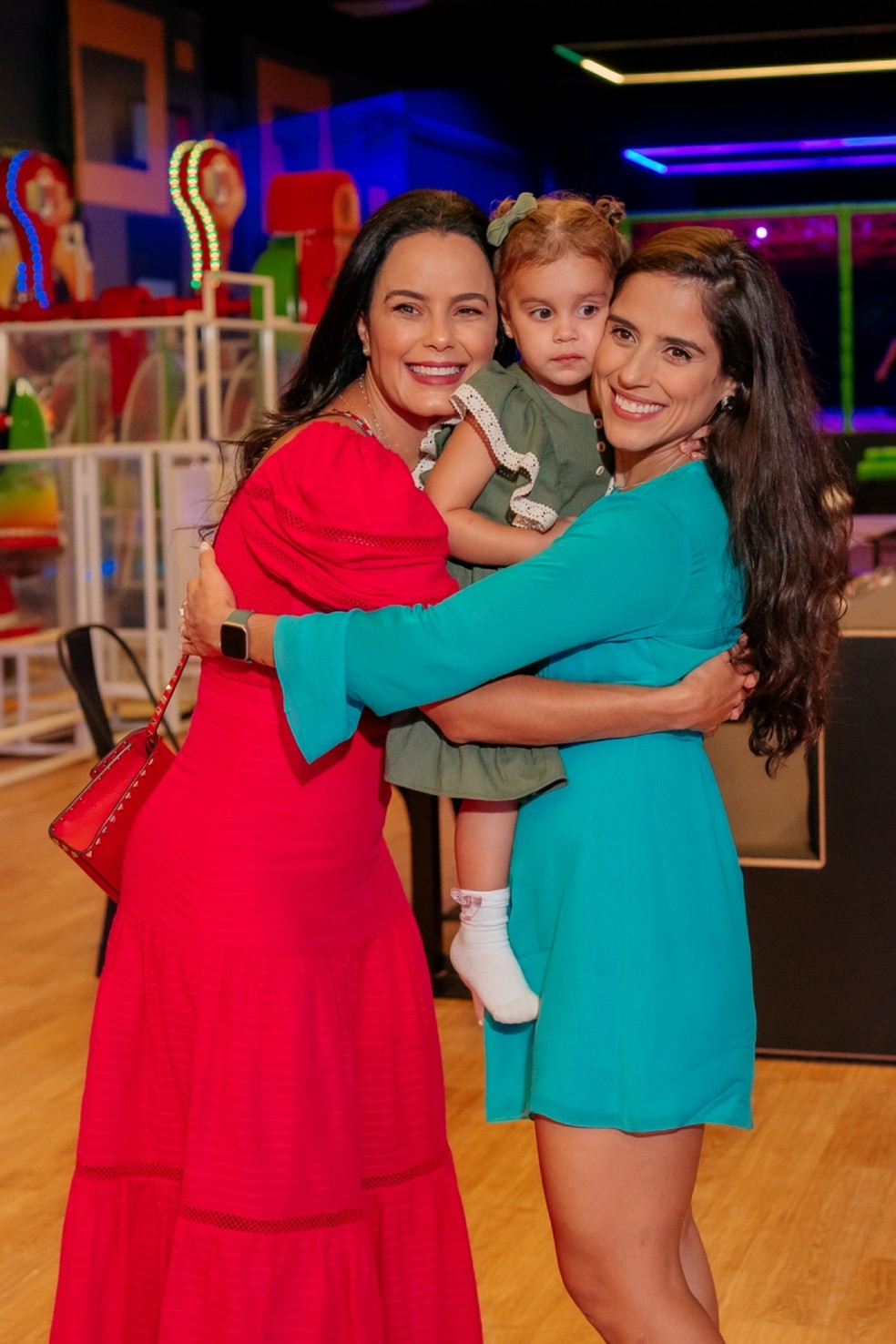 Camilla Camargo reúne família para celebrar aniversário da filha caçula