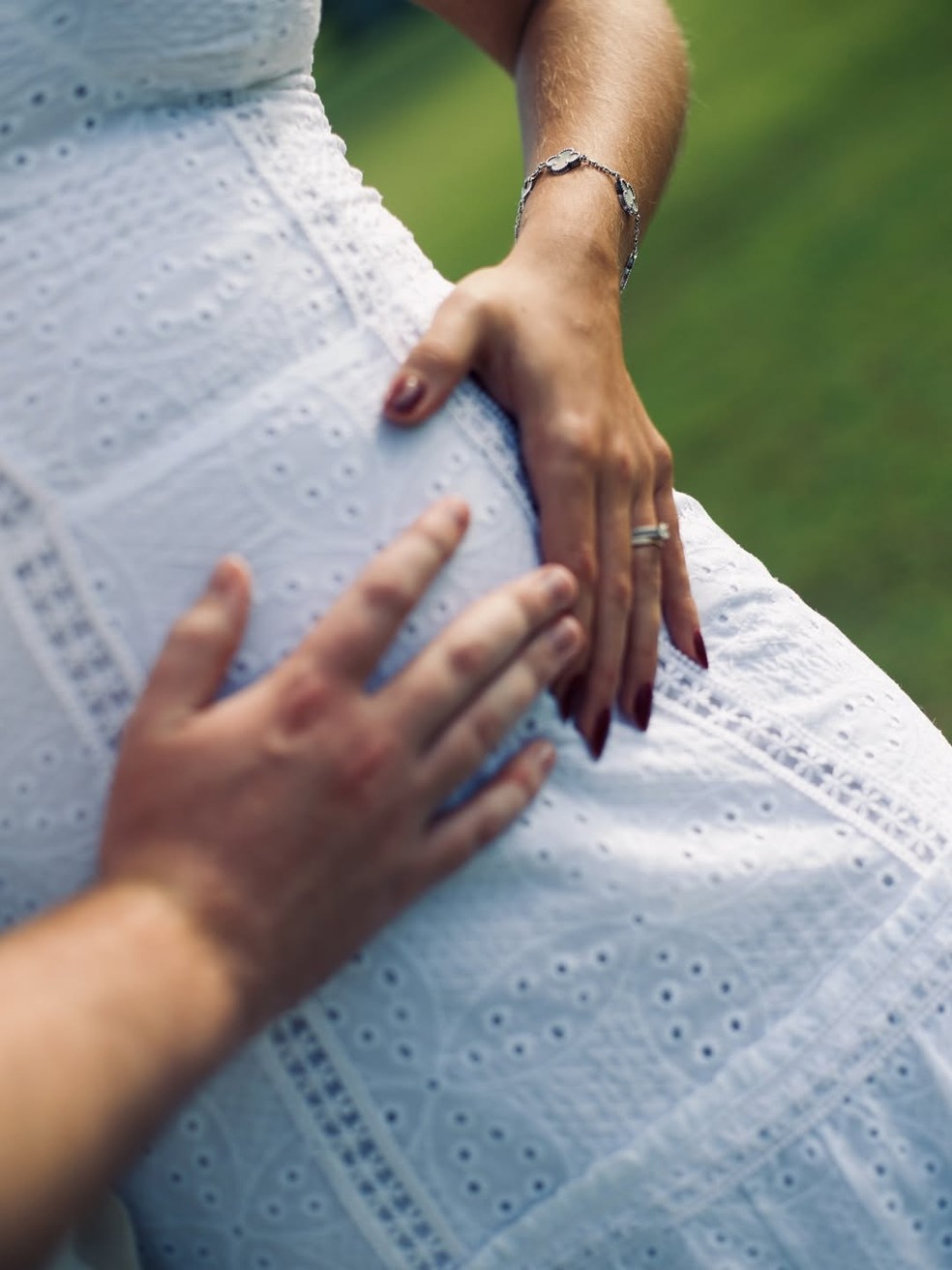 Luma Cesar e Ed Beccle anunciam gravidez do primeiro filho