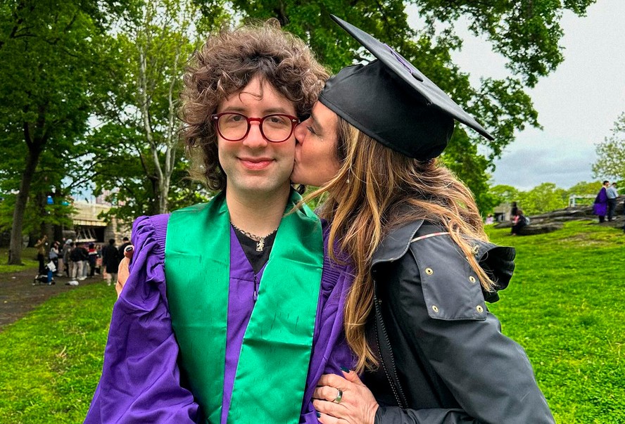 Luciana Gimenez comemora formatura de Lucas Jagger em faculdade em Nova ...