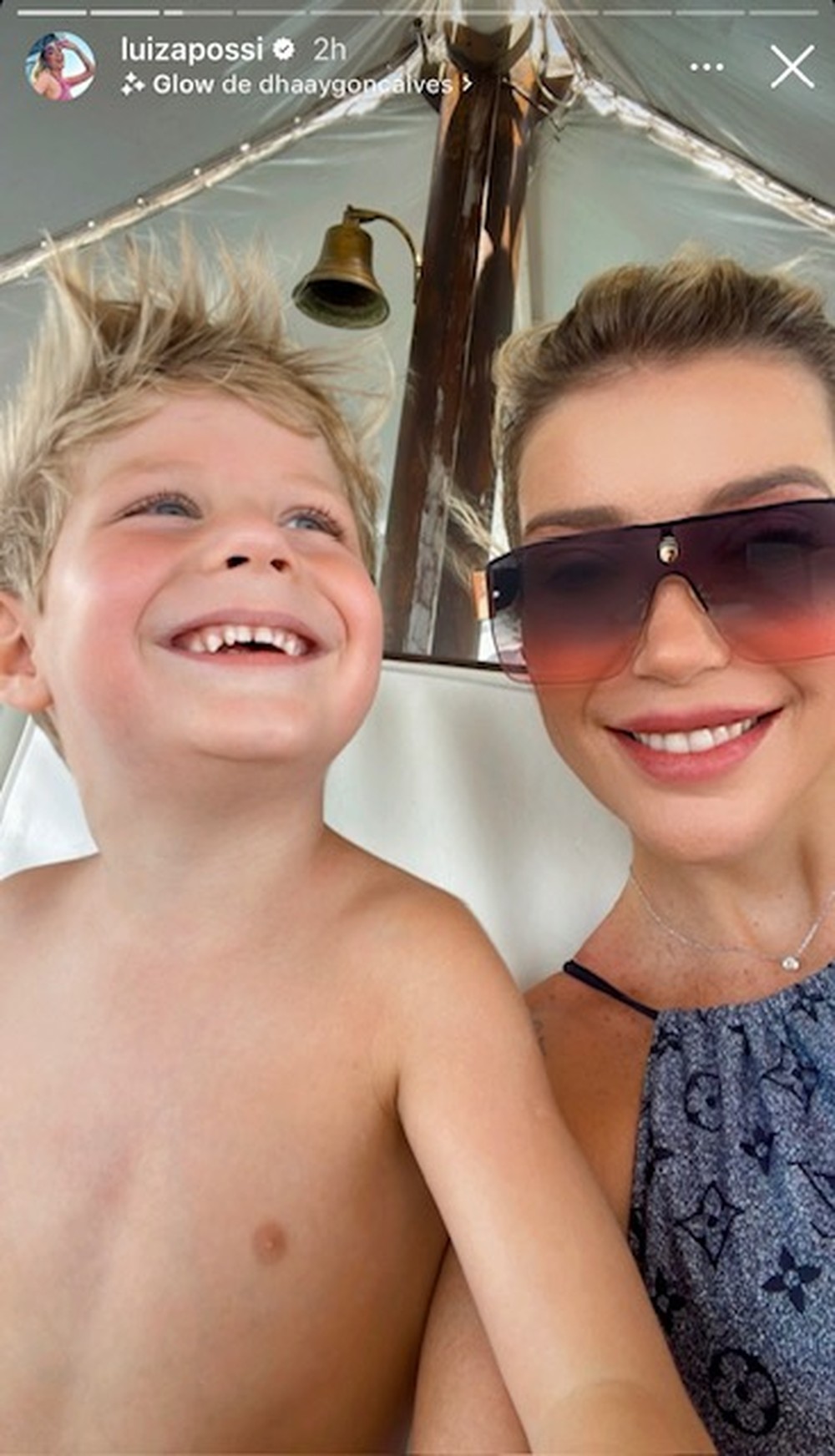 De biquíni, Luiza Possi é clicada em alto-mar pelo marido durante férias na Bahia